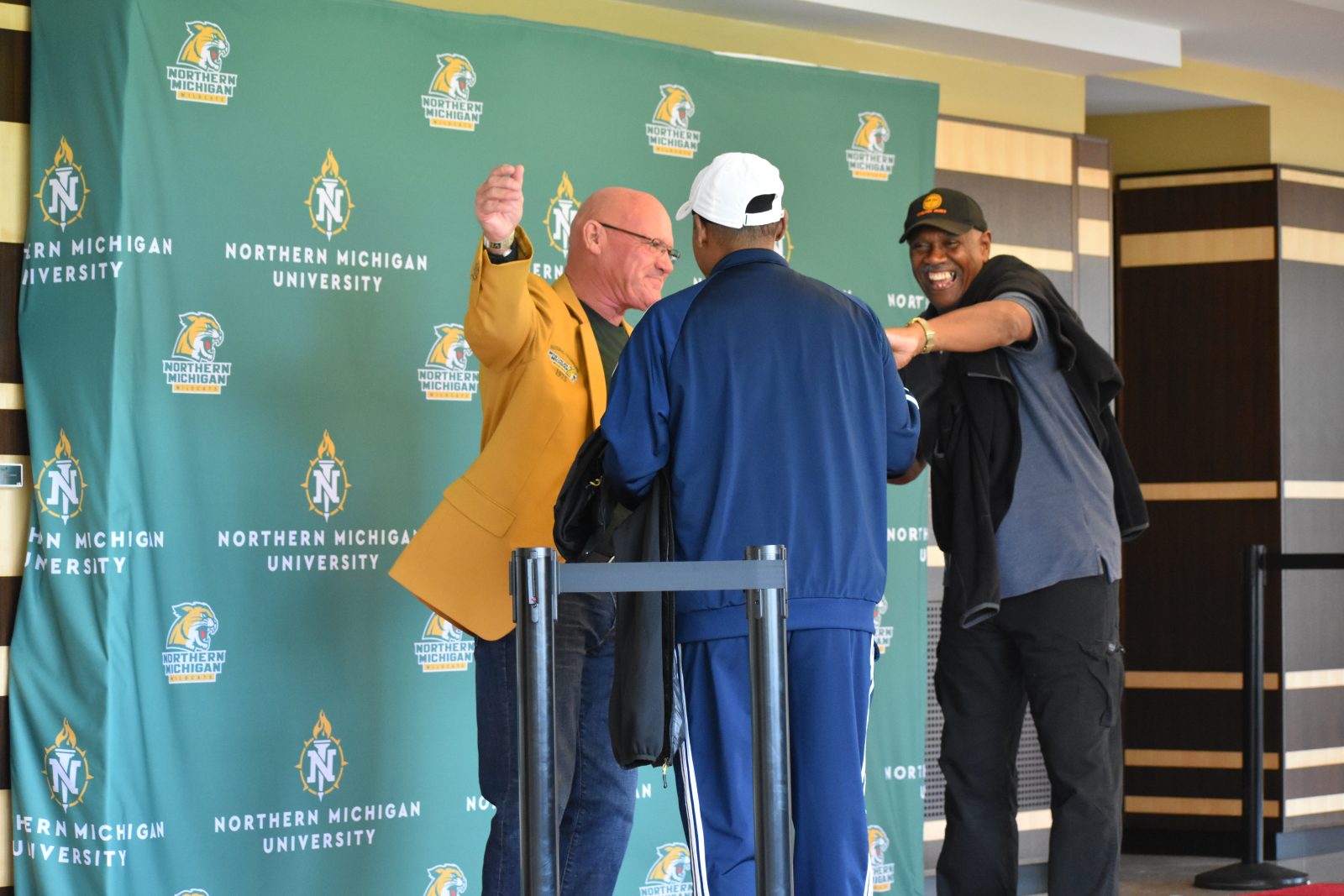 NMU Unveils Wildcat Statue; Honors ’75 Football | Radioresultsnetwork.com
