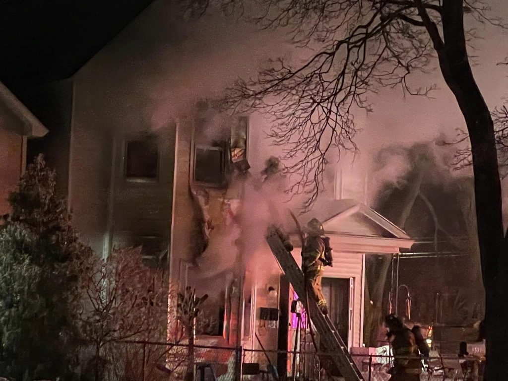 Two People Injured In Overnight Fire In Downtown Escanaba ...